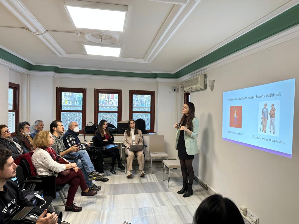 Alzheimer hastalarının yakınlarına eğitim desteği| Haberler