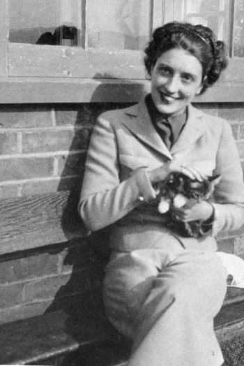 May Sarton: Kürklü Kişi| Haberler