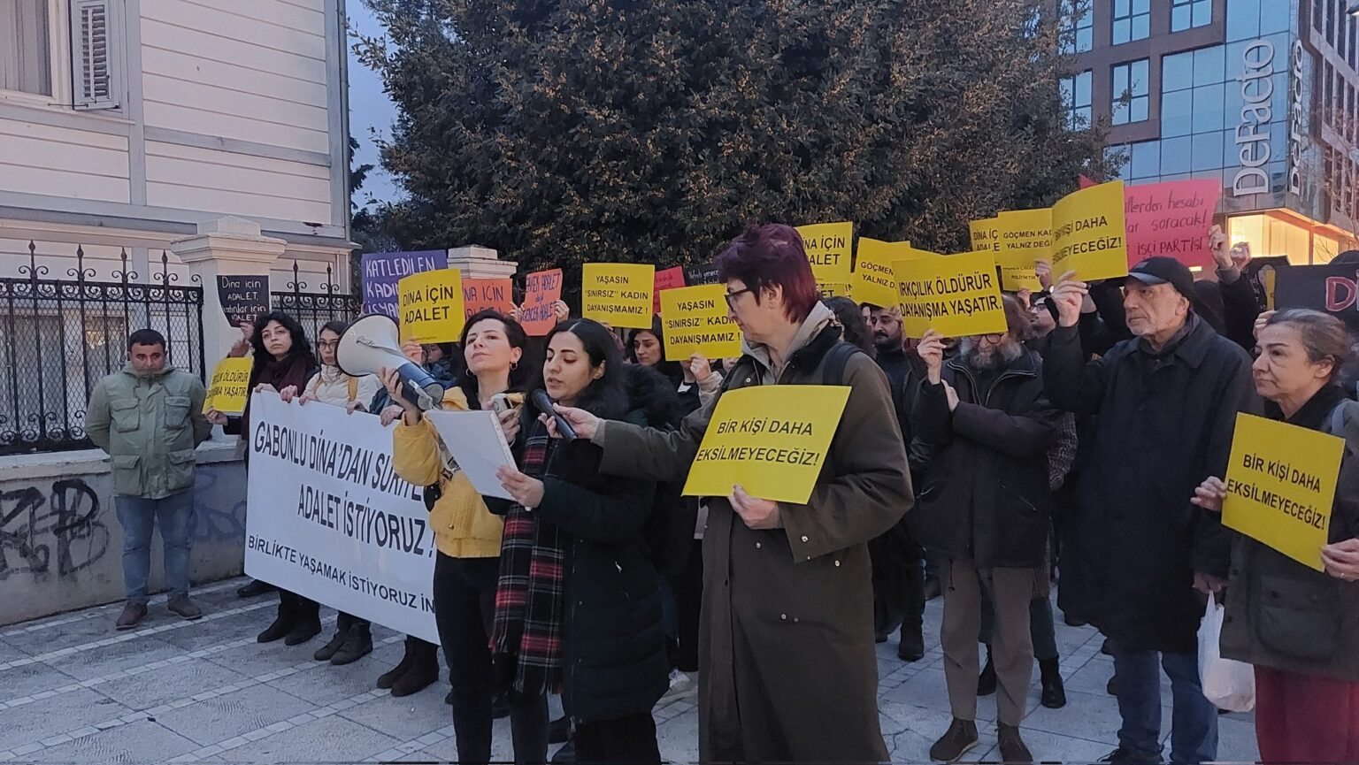 Kadıköy'de Dina için adalet talebi | Haberler