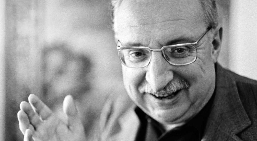 Giorgio Manganelli: Tirana Övgü| Haberler