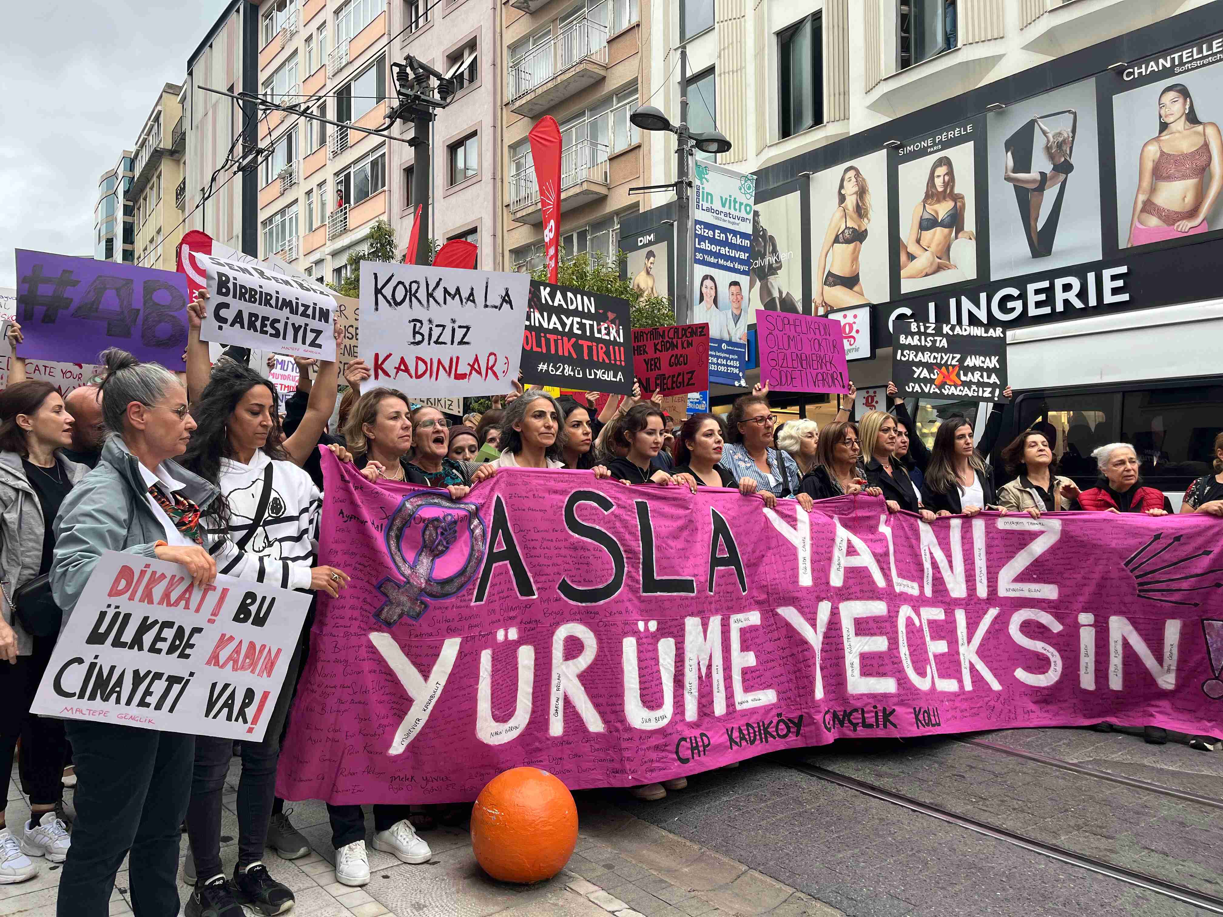 Kadınlar ve sokak hayvanları için eylem| Haberler