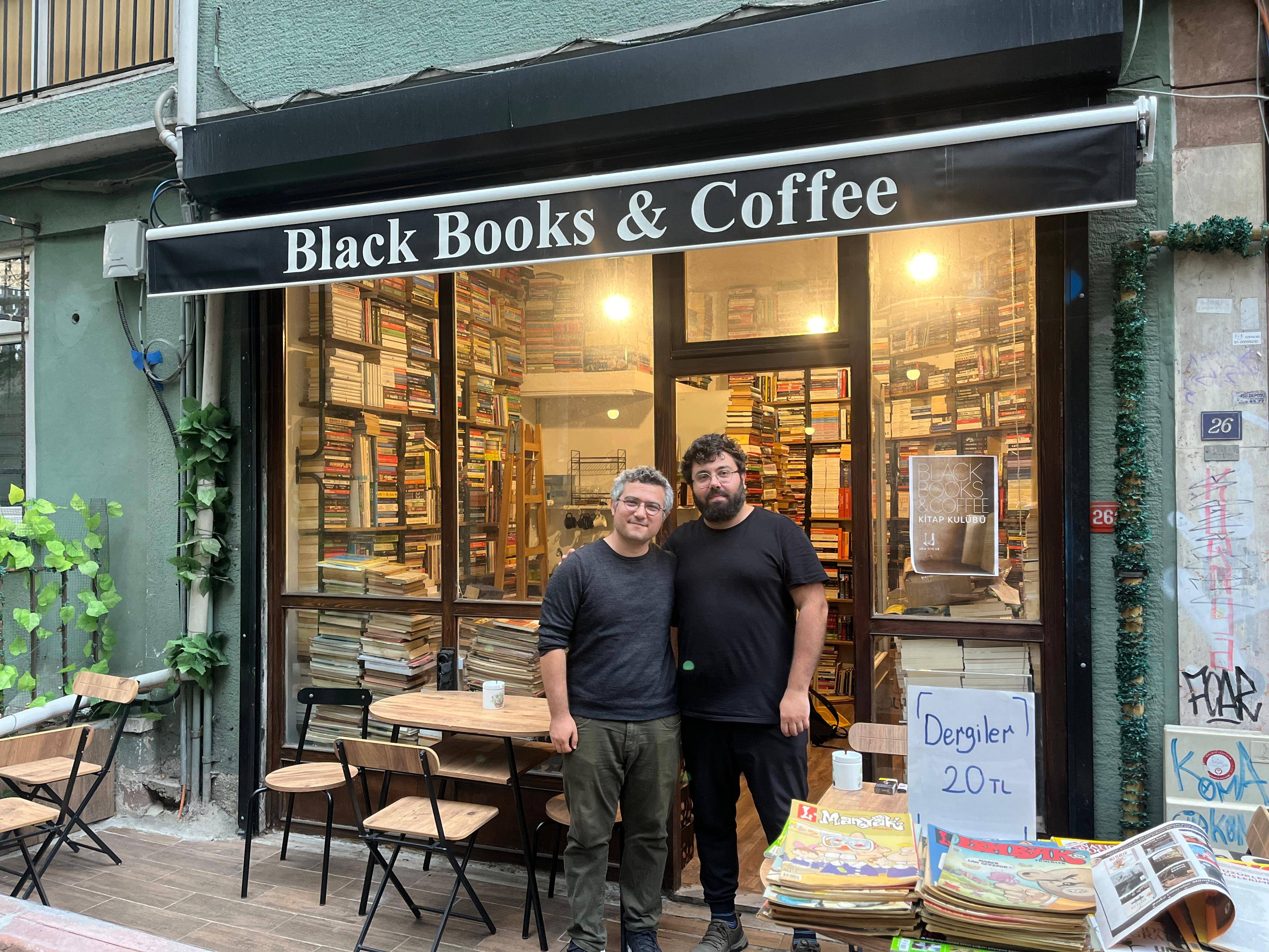 İki dost, bir sahaf: Black Books & Coffee| Haberler