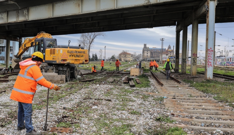 Trenler çekildi, raylar sökülüyor| Haberler